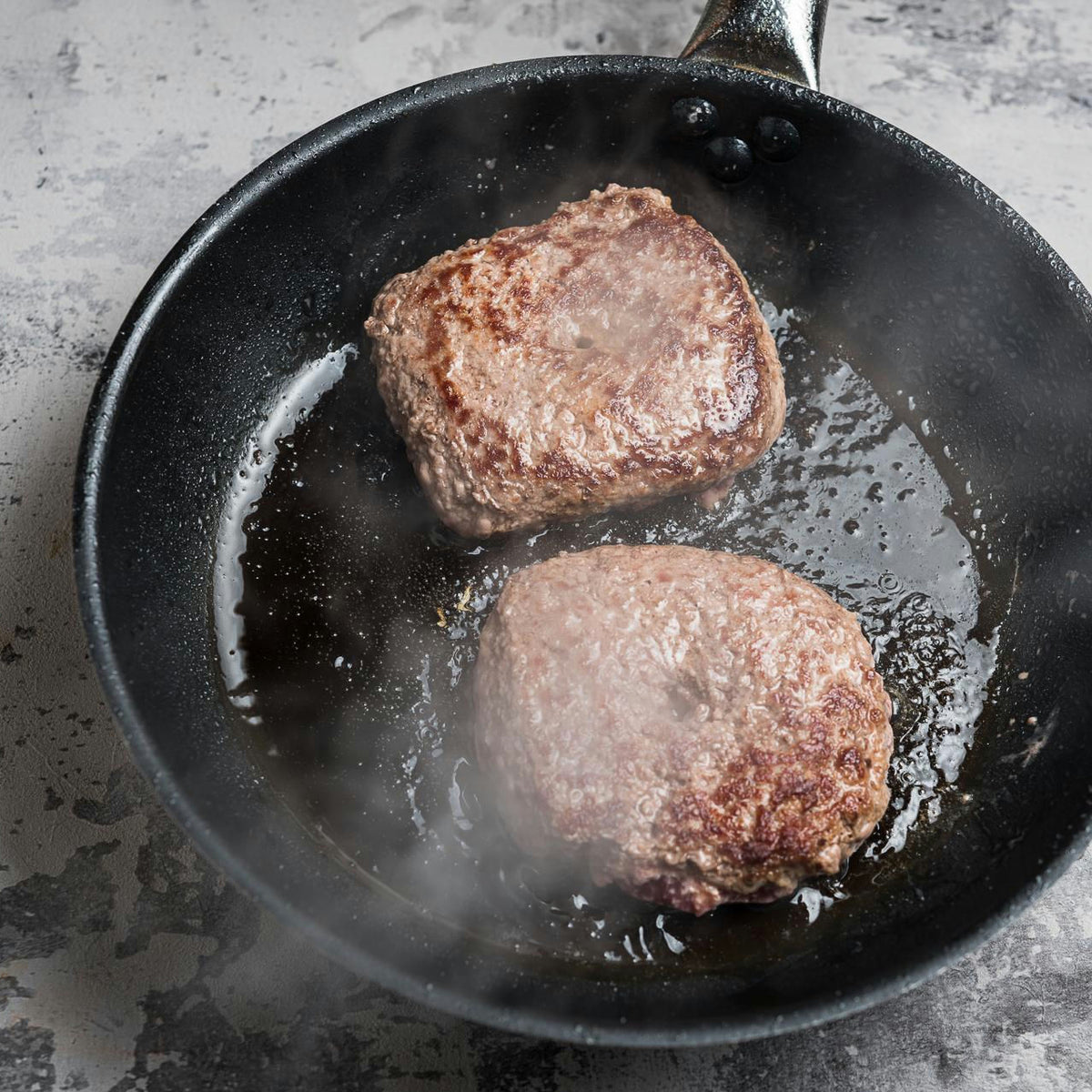 Retroburger veiselihapihvi ja vanakooli kapsasalatiga – Clean Kitchen